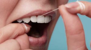 Pourquoi utiliser le fil dentaire ? - Soie dentaire